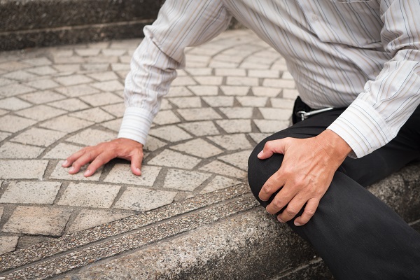 Common Knee Injuries After a Slip and Fall | Lasso Injury Law LLC